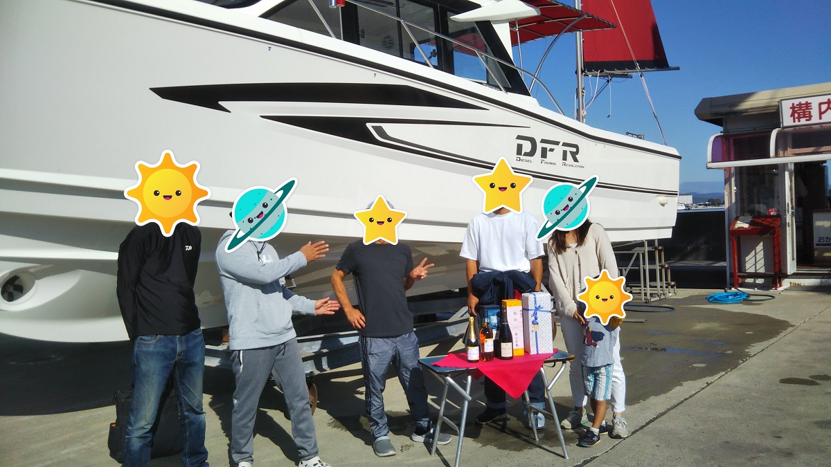 DFR33 進水 | 岡山マリンボートセンター | ボート・ヨット等の販売、レンタルボート、ボート免許など、マリンライフをサポート